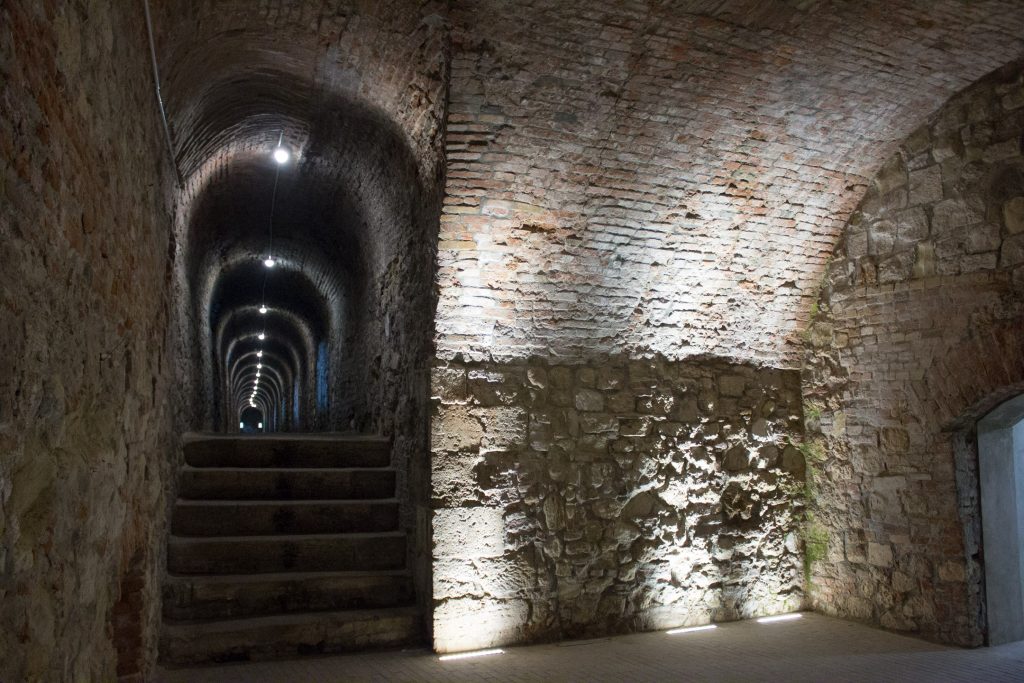 Wall – Grey Patterson